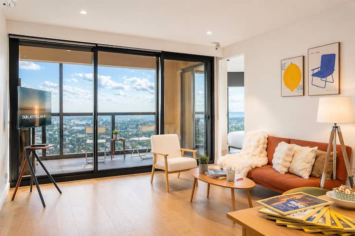 High-floor Box Hill 3br With Skyline Views - Box Hill