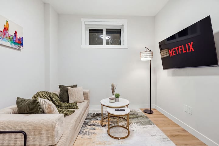 Whole Private Cozy King Bed | Minutes To Downtown - Calgary