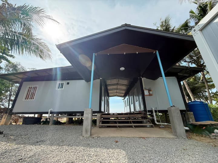 Kkia Beach House. Sunset, Sea View And Aeroplane. - Sabah