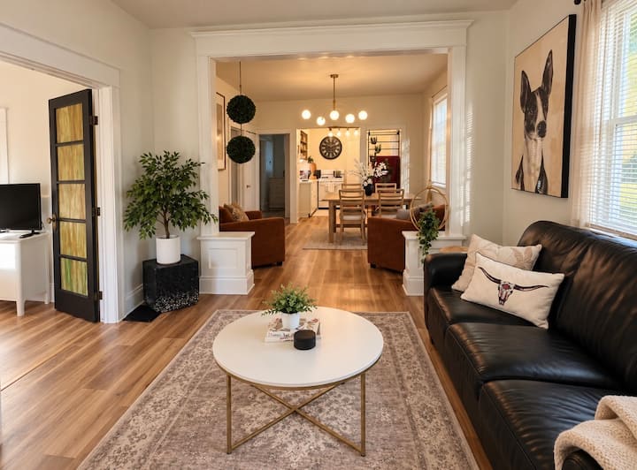 The Oakland Bungalow  Cozy, Charming & Stylish - Fort Wayne, IN