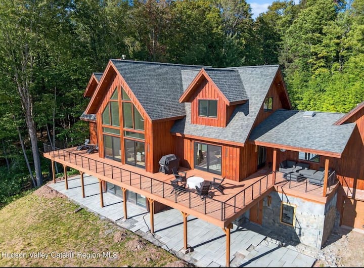 Ascent 110 | 7br Windham Mountain Estate - Windham, NY