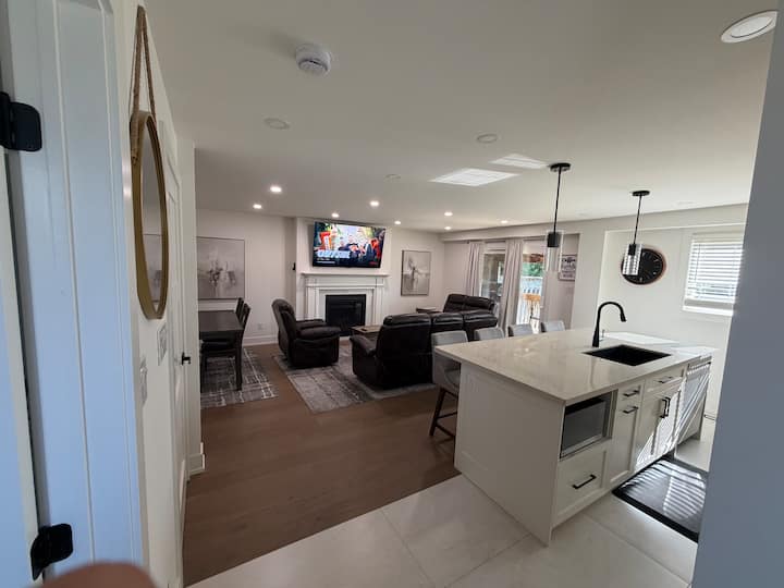 Lakeview 2 Bedroom Home - Mississauga