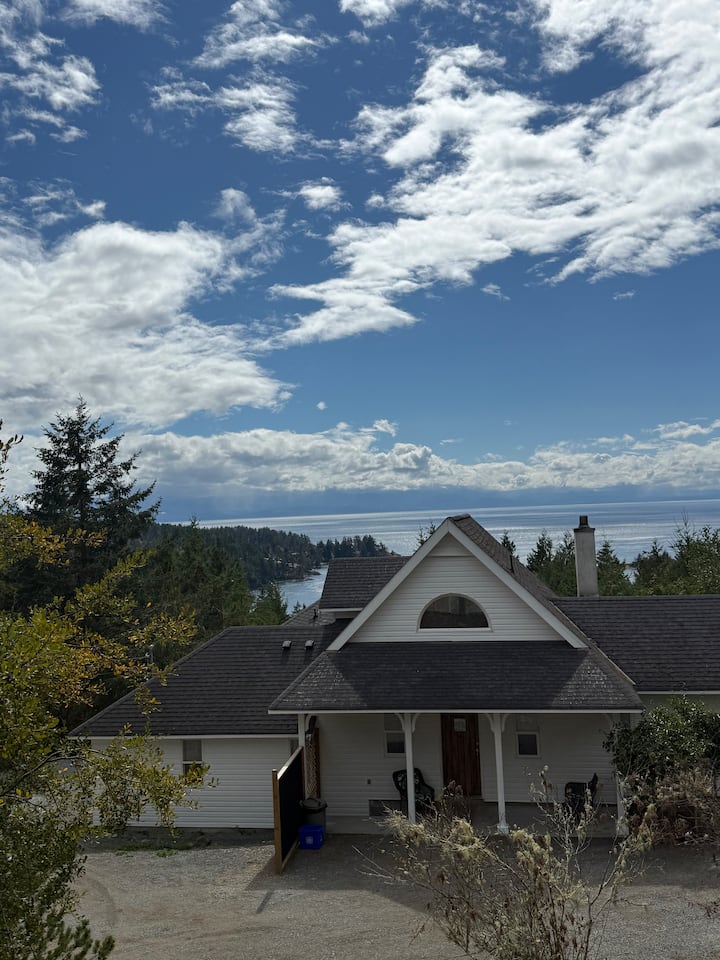 Owls Nest Hilltop Retreat - Sooke