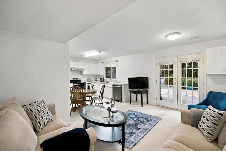 A Peaceful Stay In Coquitlam Central Area - 코퀴틀럼
