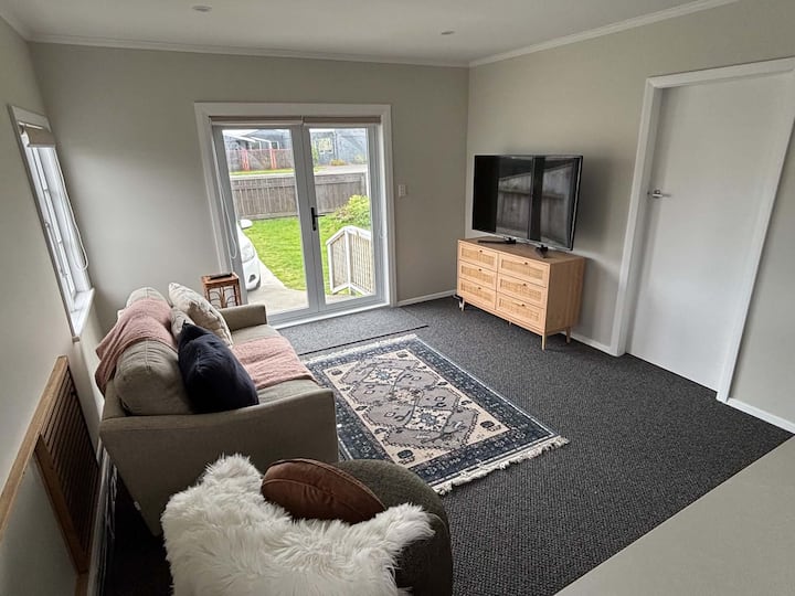 Cosy And Close To Town Centre - Waikanae