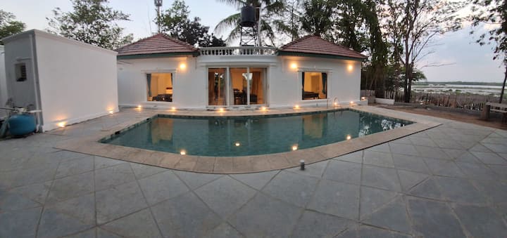 The Cosy Pool Villa - Mahabalipuram