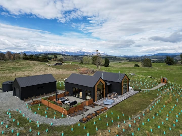 Kākāpō Nest | Sauna, Outdoor Bath, Mountain Views - Te Anau