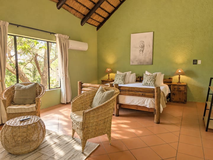 Leriti Safari House | Signature Room - Marloth Park