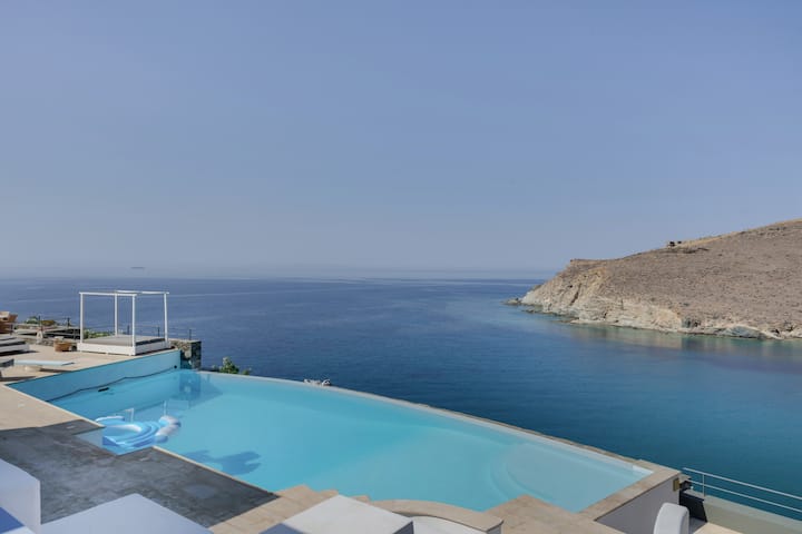 Blueros Luxury Villa - Сирос