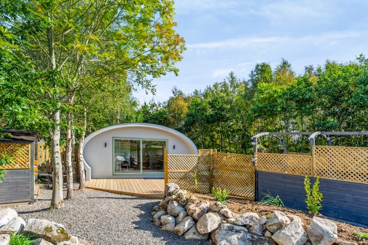 Unique 4 Guest Woodland Lodge With Hot Tub - Aberdeenshire