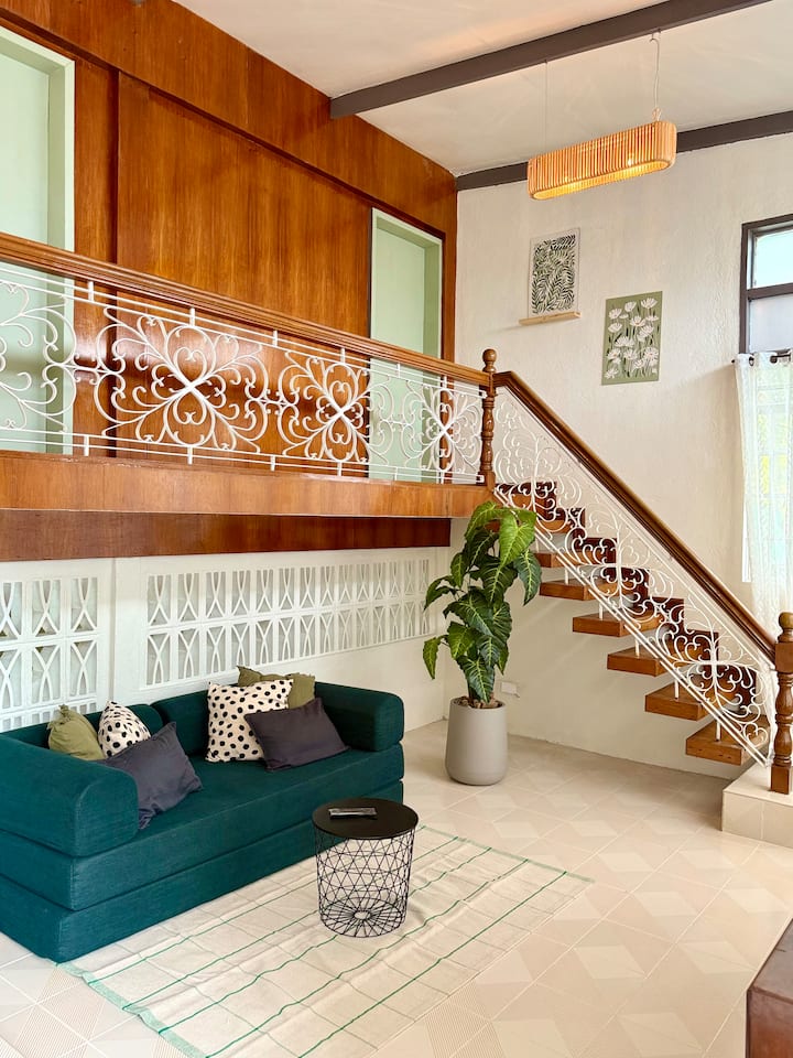 Tobys Spacious Cozy 2-bedroom Stay  Free Wi-fi - Legazpi City