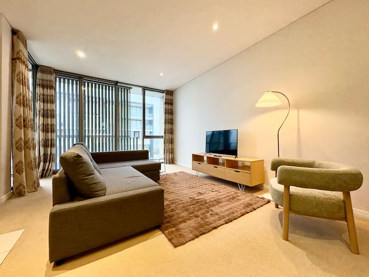 5 Mins Walk To Burwood Station/free P/bridge View - Strathfield
