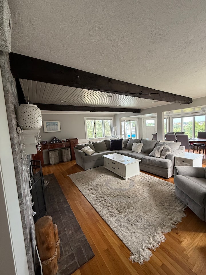 Welcoming Home. Beach Access
2 Bedrooms 2 Baths - Ipswich, MA
