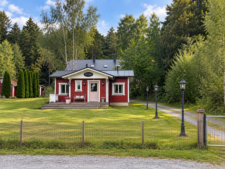 Oma Pieni Talo Luonnonrauhassa- Ihana Elämä Home. - Turku