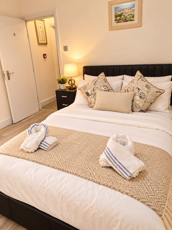 Spacious 2-bedroom Property In Rochester, Chatham. - Chatham