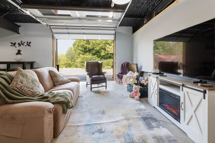 Barnie: A Cardinal Barn Retreat - Morganton, NC
