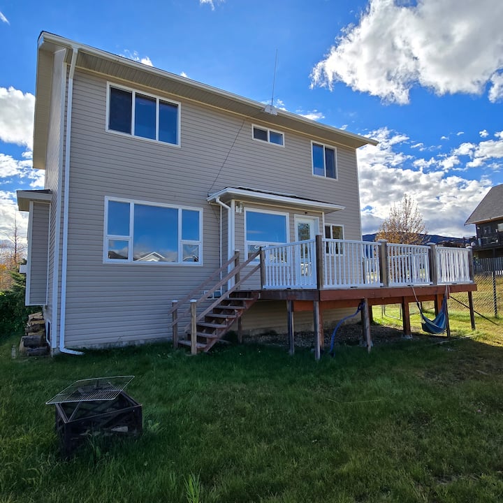 The Overlook: 3br Home W/ Mountain Views - Grande Cache