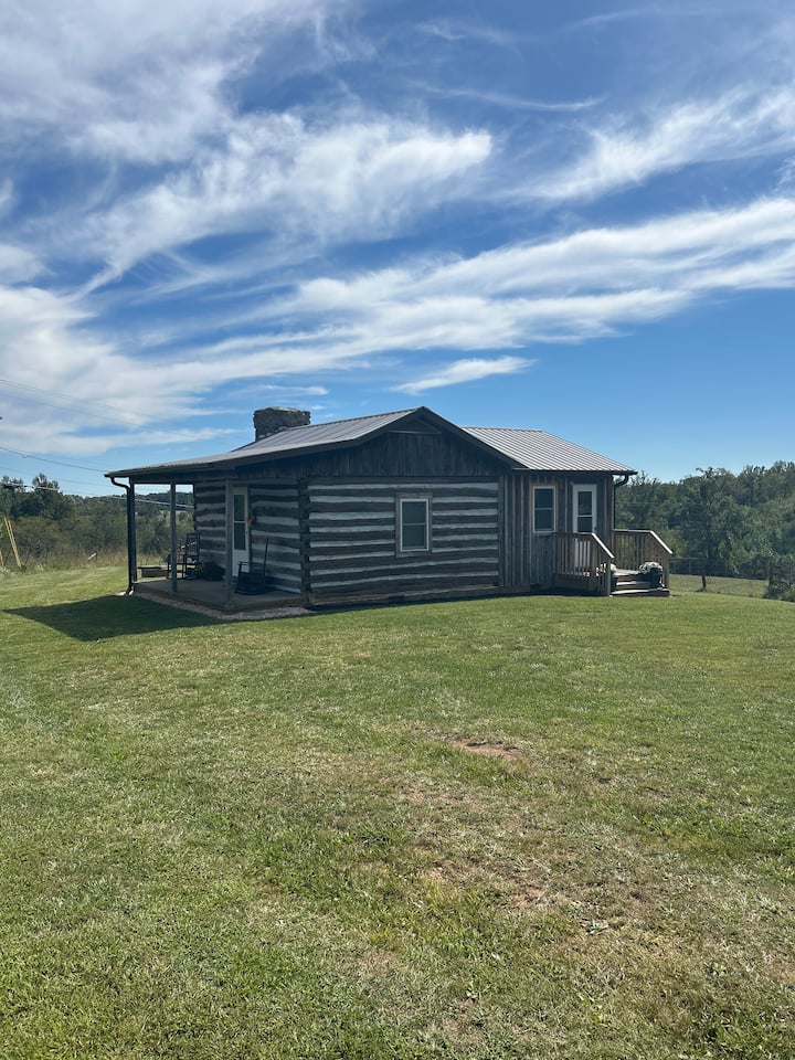Chestnut Log Cabin - Fancy Gap, VA
