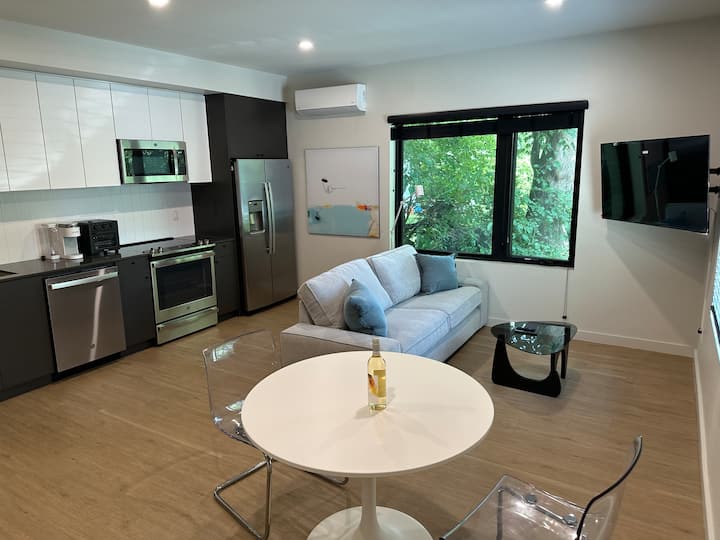 Cozy Modern 1br W/ Designer Kitchen & Finishes - Rhode Island