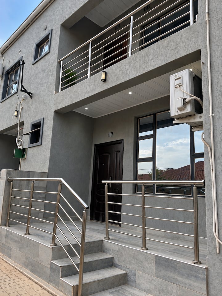 Modern 2br House Area 47/4|backup Power & Water - Lilongwe
