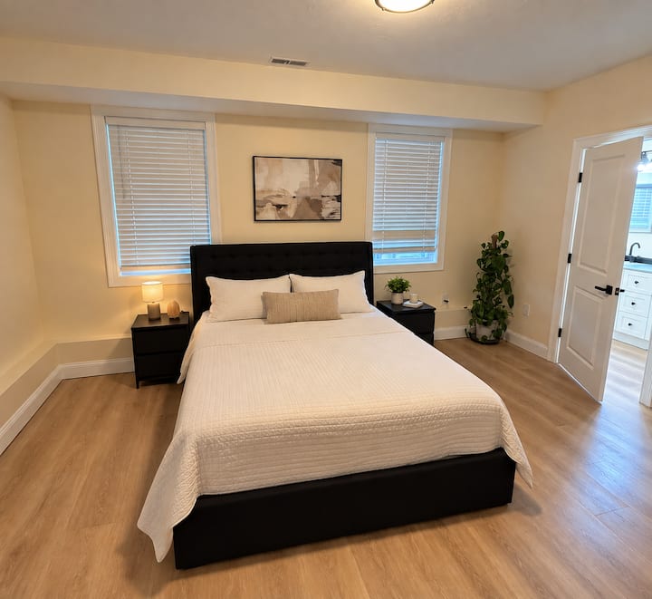 Private Entire-home Getaway Studio Separate Entran - WPI, Worcester