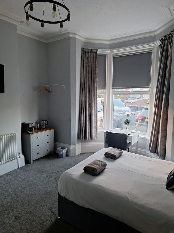 Prime Southport Stay Clean, Modern, Fast Wi-fi - Ainsdale Beach