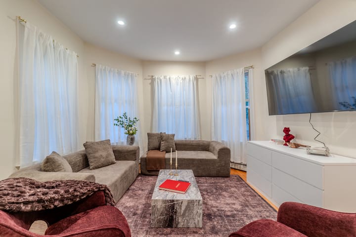 Stylish Cambridge Home | 4 Queen Beds - Boston, MA
