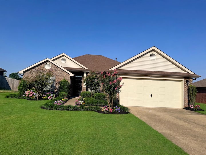 Garden Home At Central Park  | Spacious | Cozy | - Southaven, MS