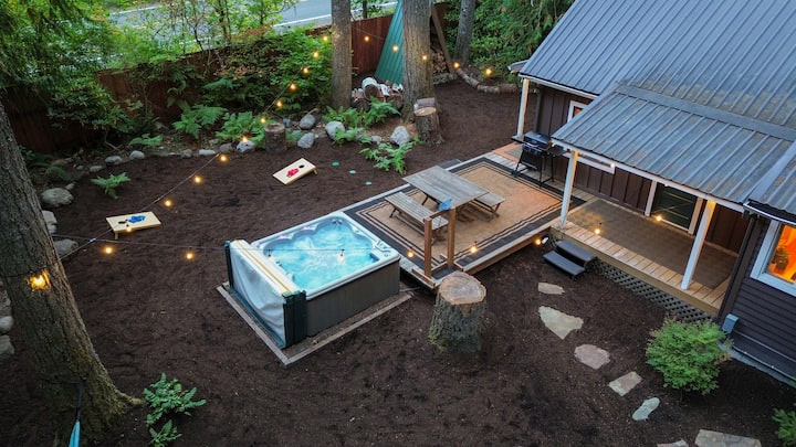 The Timberhawk - Hot Tub, Fire Pit, Pet-friendly - Lost Lake, OR