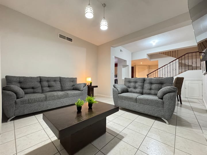 Casa Cómoda Y Céntrica | 3 Rec Una En Planta Baja - Chihuahua