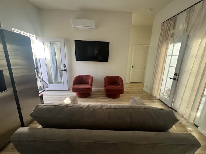 2br + Office & Courtyard - Belmont, CA