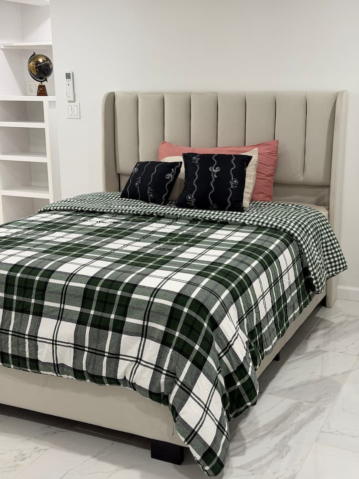 Cozy Studio | Private Entry Near I-84 & Fair Mall - 丹伯里