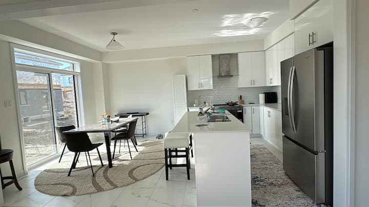 2 Rooms Available In New Built House In Westbrant - Brantford