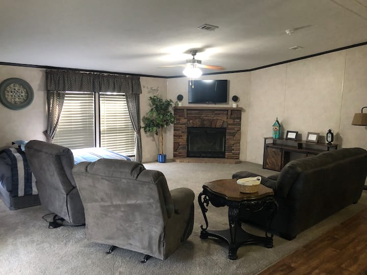 Spacious And Cozy Living Awaits! - Vernon, TX