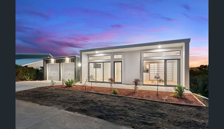 Modern Hill Top Flat With Sunset View - Diamond Beach