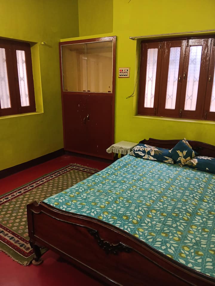 On Ground Floor,well Lit Airy. Near Vishnupad - Gajá