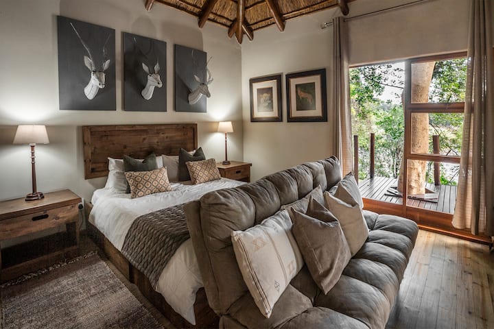 Giraffe - Riverside Suite - Hoedspruit