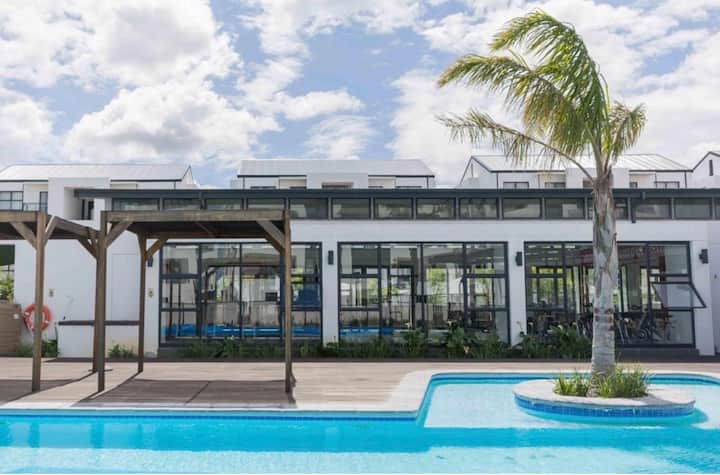 Kings Sandown Apartment - Parklands