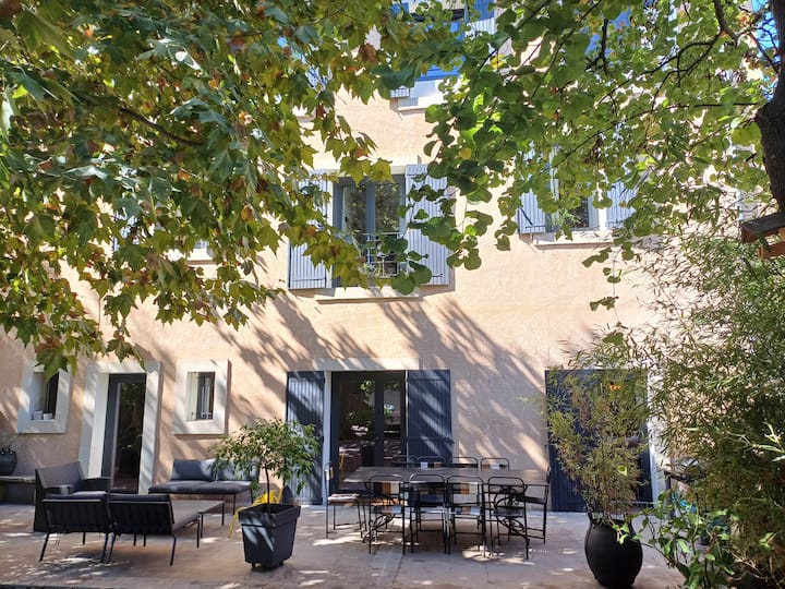 Charme Et Confort En Provence.
Chambre Spacieuse. - Carpentras