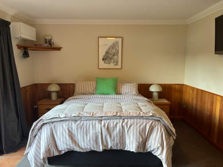 Birdsong Hideaway Minutes From Te Anau - 테아나우