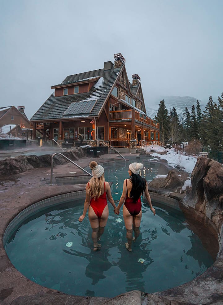 Premier 2br + Loft | Fireplace | Sleeps 10 - Banff