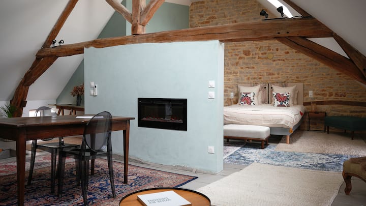 Serviced Apartment Suite With Pool Access - Meursault