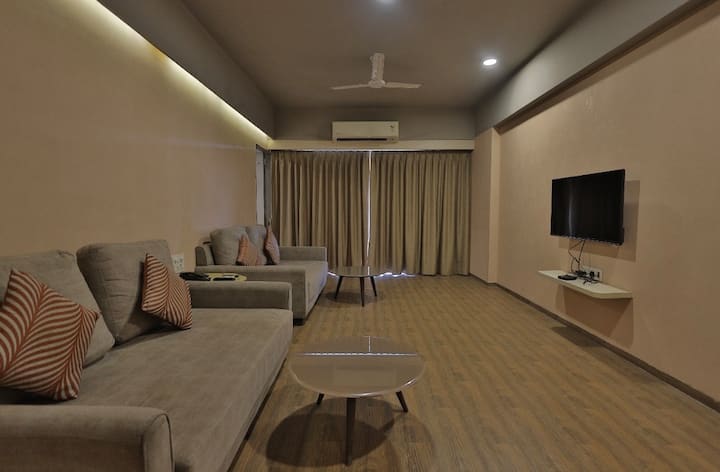 Spacious 2 Bedroom Stay Large Hall Private Balcony - Surat