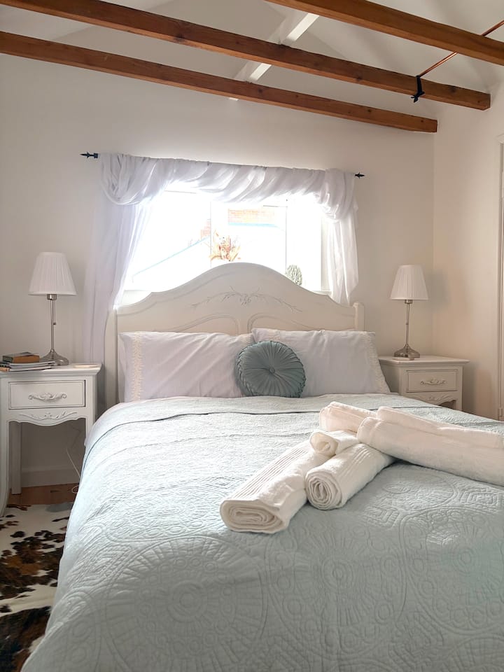 Ideal Walkers Base, Nut Allergy Friendly, Sleep 3 - Bridport