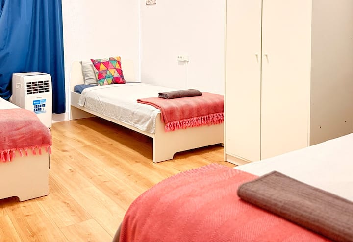 Center Near Barcelona Cathedral Room For 4 - Barcelona