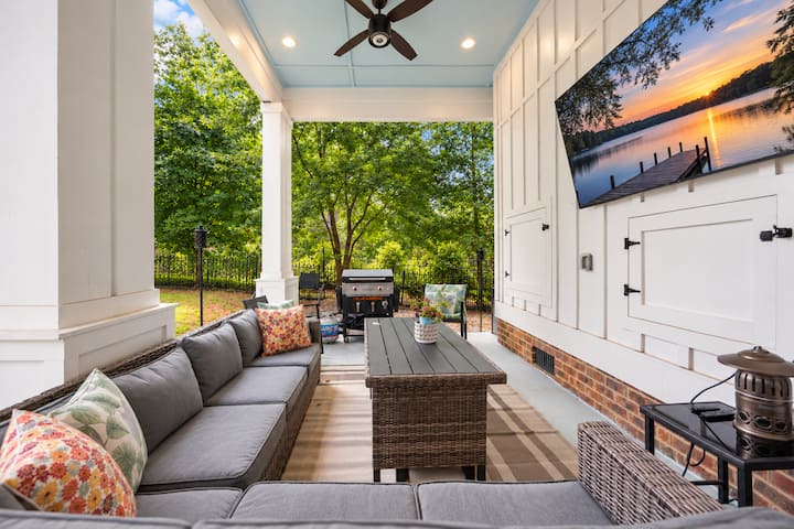 New! Cozy Front Porch, Playroom, Firepit, Kayaks! - Mooresville, NC