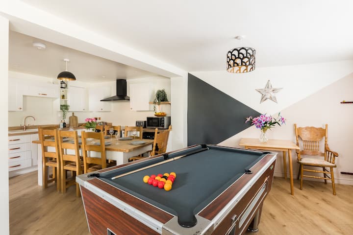 Two Neighbouring Houses In Cotswolds-sleeps 18 - Stroud, UK