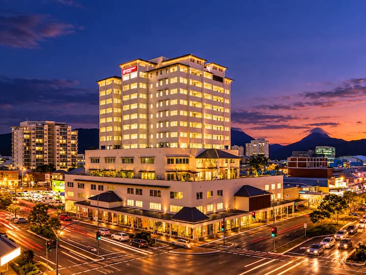One Bedroom Apartment/ Cairns Central Plaza - Cairns