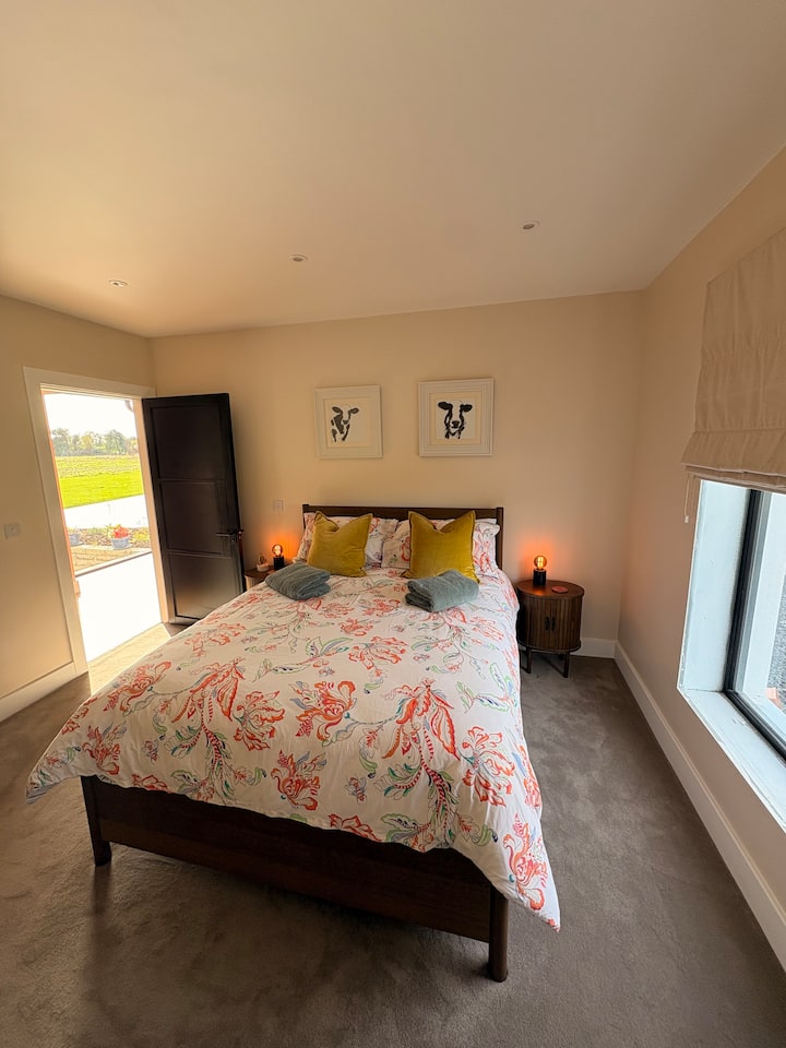 A Room In Red Roof - Trim
