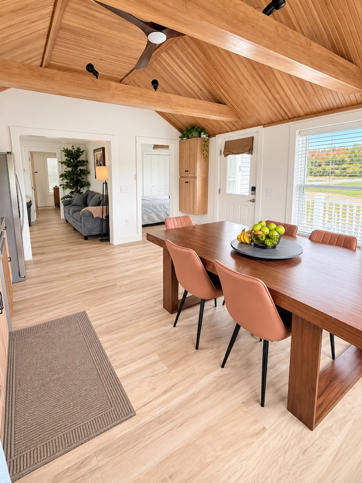 Meadow Place Modern 3br Belfast Getaway With Deck - Belfast, ME
